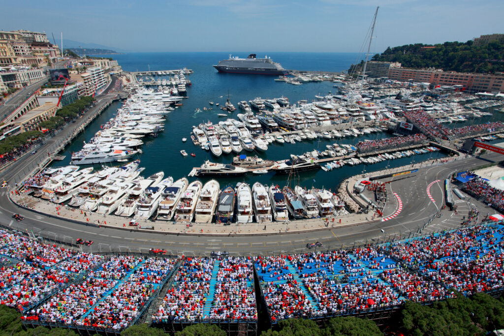 Pole-Position auf See: Der Paddock Club™ auf der EXPLORA II | PRESTIGE ...